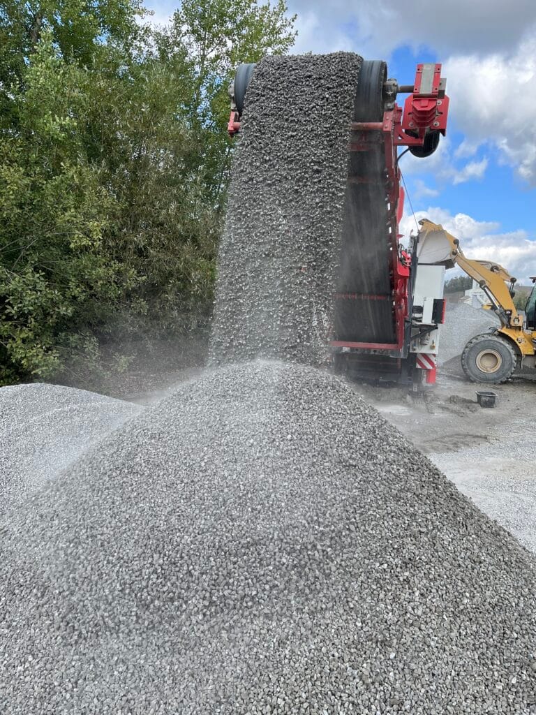 Double Roll Crusher Endurance Test – SGC mobile crushes hard rock ...