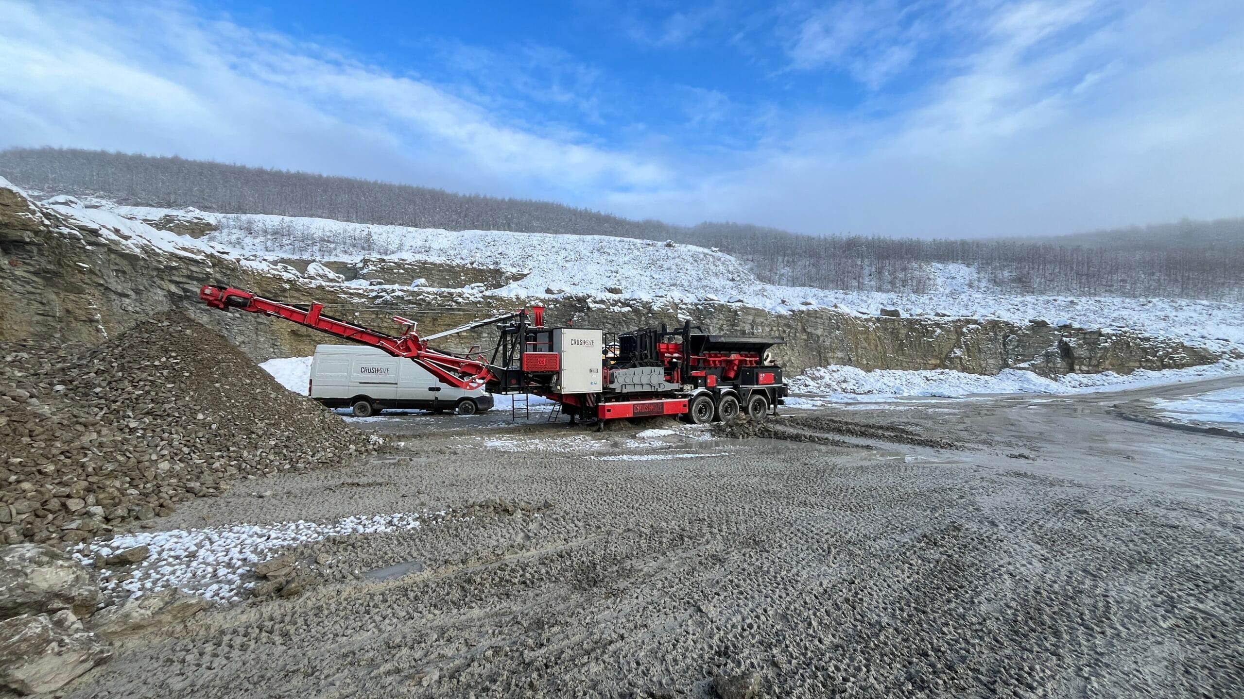 Limestone - Two crushing stages combined in one crusher